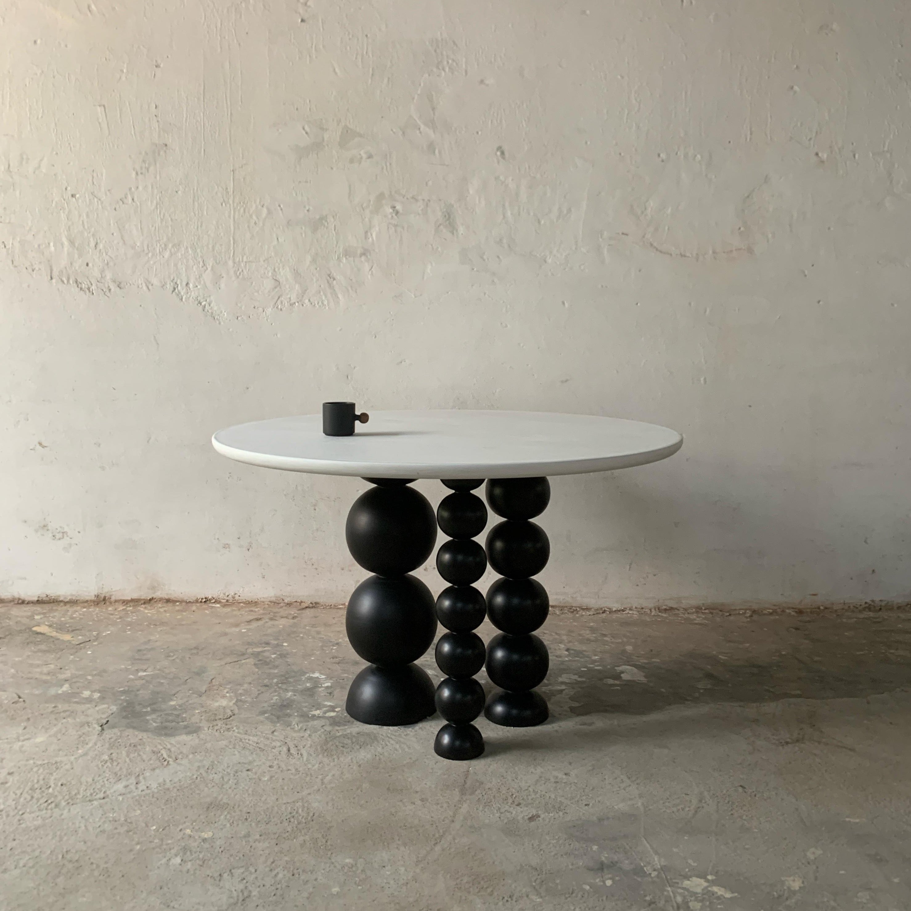 Ball Pack Round Dining Table – Objectry